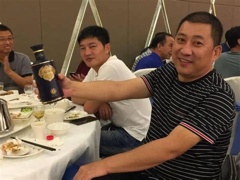 男人上了年龄要学会“忌嘴”，少碰香精勾兑酒，多喝这3款口粮酒 哔哩哔哩
