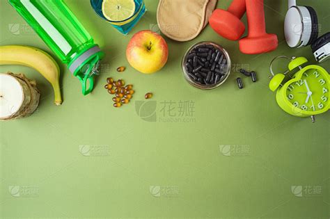通过运动锻炼、健康饮食、睡眠、音乐和维生素来进行生物黑客的概念治疗。