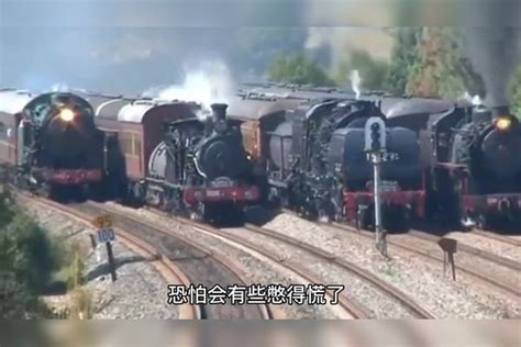 四列火车并驾齐驱穿过站台难得一见的场面 穿过 站台 火车