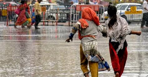 South Bengal Weather দক্ষিণবঙ্গে ঝমঝমিয়ে শুরু হল বৃষ্টি কয়েক