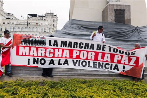 Miles De Peruanos Marcharon Por La Paz Dehablahispana