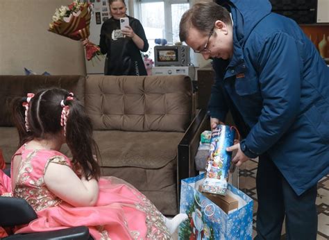 Вице губернатор Сергей Федотов исполнил новогоднее желание юной пензячки