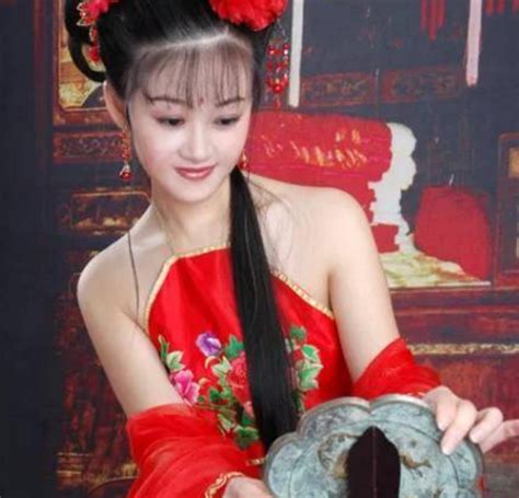青楼女子肚兜沙雅利真丝肚兜 伤感说说吧