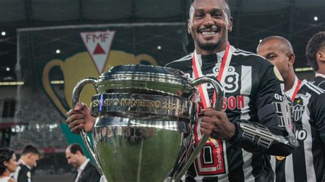 Grêmio negocia a contratação de Edenilson do Atlético MG