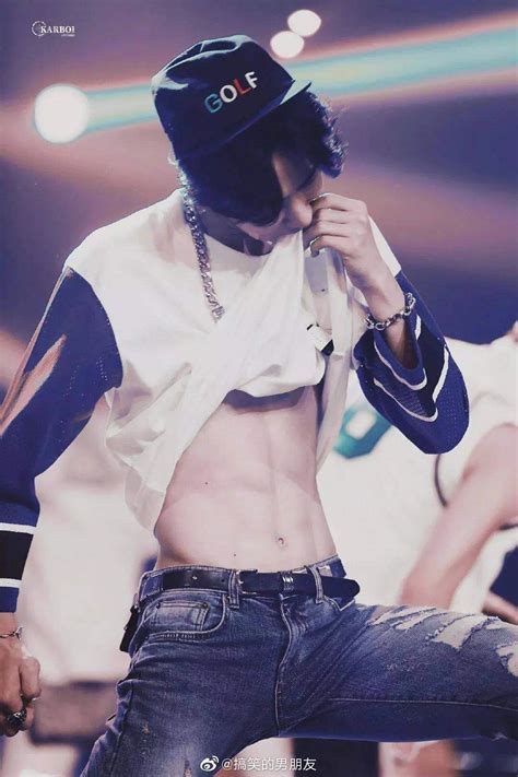 Sngall 💚복근 아직 안나왔어