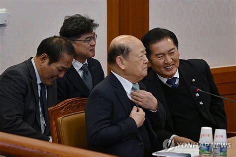 내란죄 철회 논란尹 국회 박근혜 결정문에 다른 해석