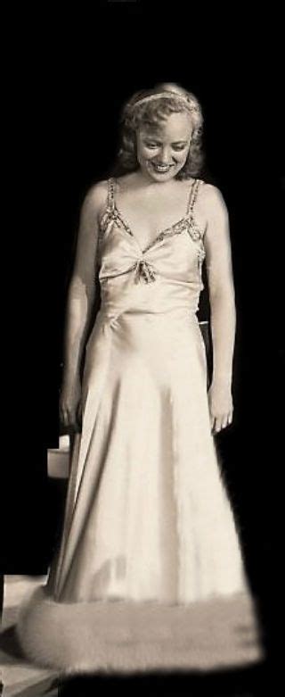 Sheila Bromley Vestidos Actrices