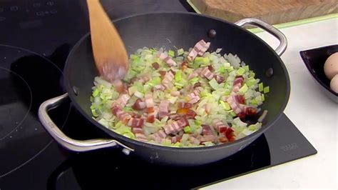 Huevos con salsa bretona por Karlos Arguiñano una receta económica