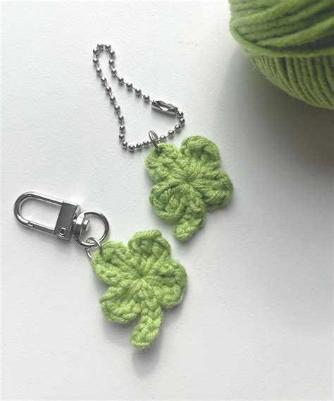 11할인 새학기 행운만 줄게요 합격 네잎클로버 키링 버즈 에어팟 핸드폰고리 핸드폰줄 클로버 손뜨개 뜨개키링 럭키 행운 부적 에이블리
