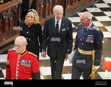 Us Präsident Joe Biden Mitte Und First Lady Jill Biden Kommen Zum