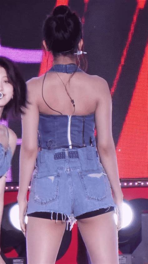 청청패션 역대급 미모와 몸매를 보여주는 아이브 안유진 In 울산 핫팬츠 청청 패션 섹시한 의상