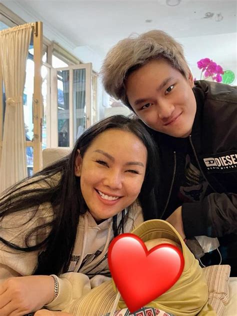 Kalina Oktarani Sebut Kabar Azka Corbuzier Ingin Menjadi Mualaf Hoaks