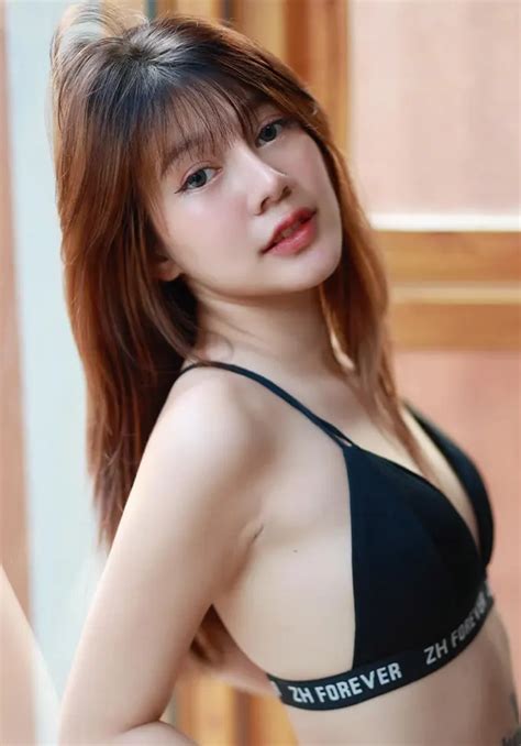 ปิ่น Piyathida Phoontabtoon เน็ตไอดอลสาวไฟแรง เจ้าของรอยสักสุดเร่าร้อน