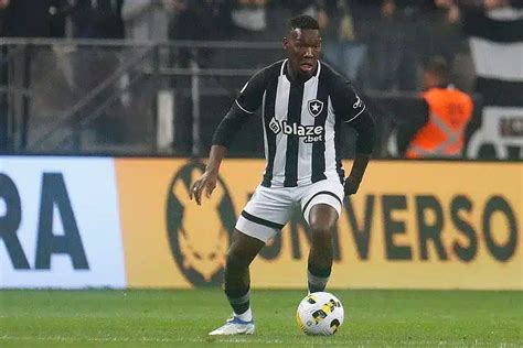 Patrick De Paula Volta Aos Treinos No Botafogo Sete Meses Após Lesão Aqui Notícias