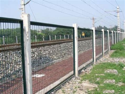 铁路护栏网铁路隔离栅铁路围网