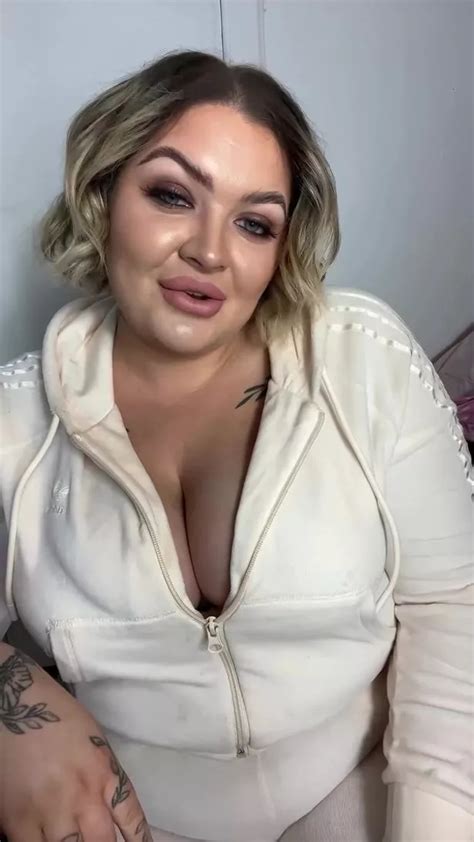 I M A Curvy Cam Girl People Think I M Dumb And Tell Me To Get Real Job Daily Star