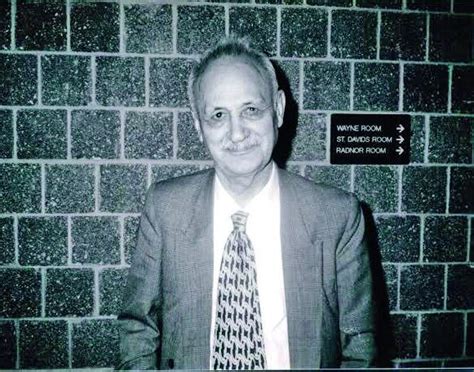 Magiran روزنامه اعتماد 14010619 عبدالحسین زرین کوب محقق و