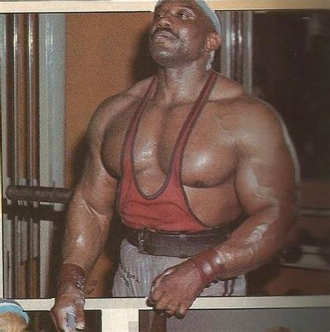 복부에 총알 다섯 발을 맞고도 사망하지 않은 보디빌더 미스터리공포 에펨코리아