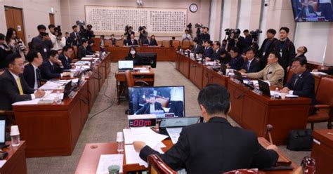 기세오른 野 검사 탄핵 속도무기력한 與
