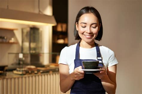 Premium Photo Portrait Of Smiling Asian Barista Girl In Uniform