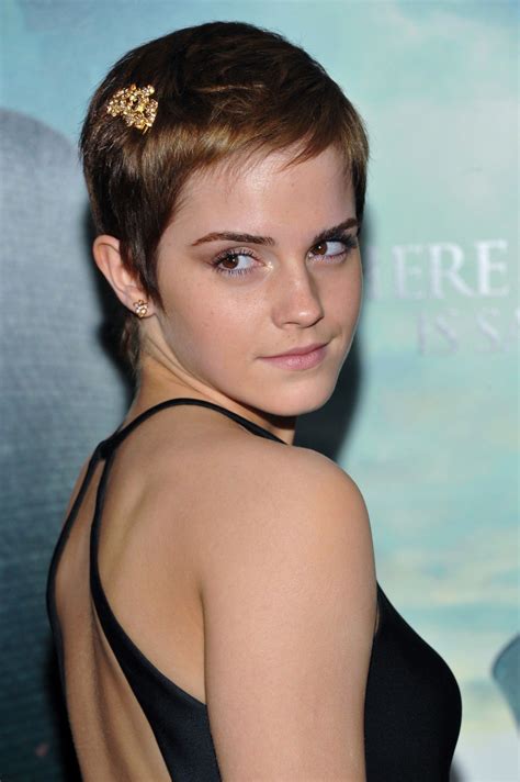 Pin De Makenzie Hackett Em Emma Watson Cabelo Curto Penteados Com Coque Fáceis Celebridades