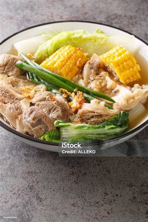 필리핀 음식 쇠고기 Bulalo 또는 삶은 쇠고기 정강이 수프 근접 촬영 세로 0명에 대한 스톡 사진 및 기타 이미지 0명 건강한 식생활 고기 Istock