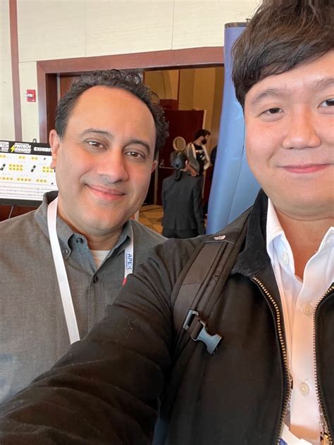 Linkedin Hyunho Cho 페이지 Benzinga 핀테크 컨퍼런스에서의 사진들 With Stocktwits Ceo