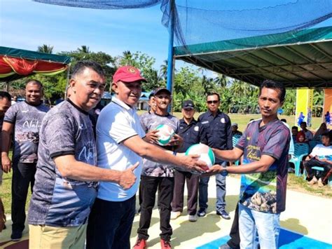 Buka Turnamen Bola Voli Antar Desa Bunguran Utara Bupati Minta Ajang Itu Digunakan Untuk