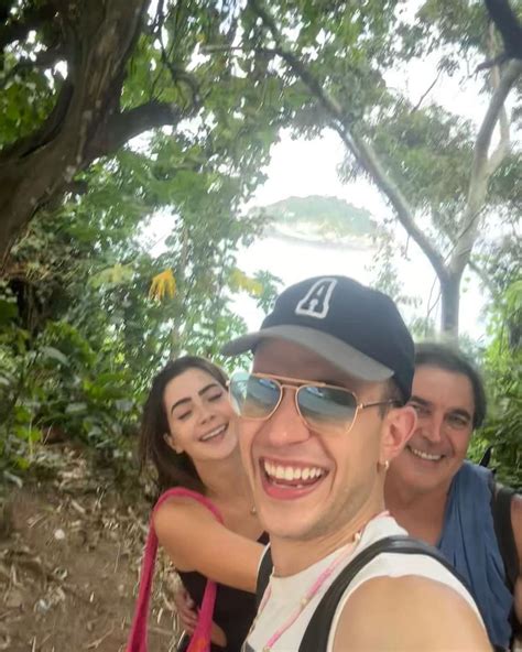 Jade Picon Faz Trilha Em Família E Se Derrete Pelo Pai