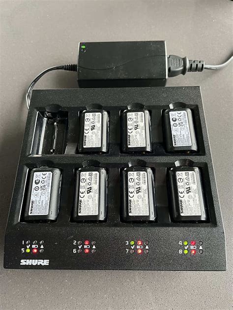 Shure SBC800 8 Bay Battery Charger With 7 Shure SB900 Reverb
