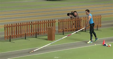 VIDEO Saut à la perche Lavillenie reprend l entraînement après sa blessure L Express