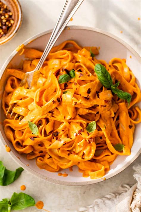 Vegan Roasted Red Pepper Pasta Venagredos