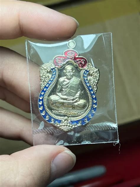 หลวงพ่อพัฒน์ รุ่น เสมา100ปี เนื้ออัลปาก้าลงยา2สี หลังพัดยศ สุ่มเลข
