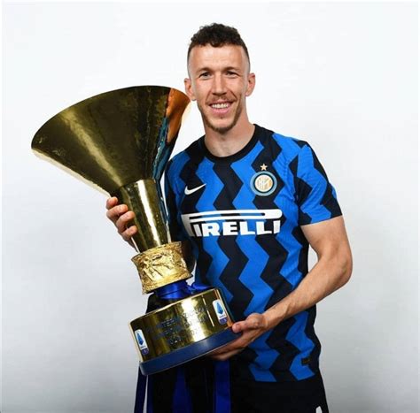 Download Ivan Perisic Holding Trophy Wallpaper