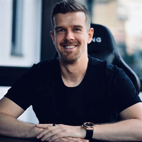 Radu Negulescu Radun • Threads Say More