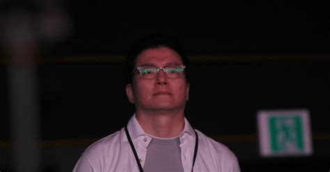 무대 뒤에서 조용히 피프티피프티 응원하는 전홍준 대표