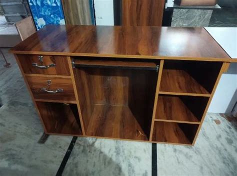 Rectangular Particle Board Office Table With Storage At 7000 Set In