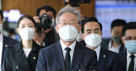 머니s포토 노태우 빈소 찾은 이재명 빛이 그늘 못 덮어망자에 최소한 예우
