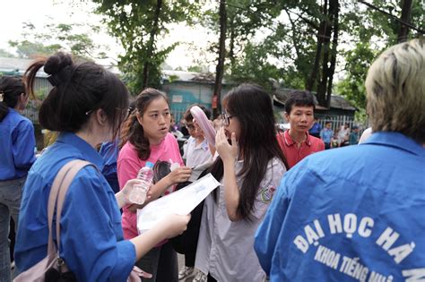 Hình ảnh thí sinh ở môn thi đầu tiên kỳ thi lớp 10 tại Hà Nội