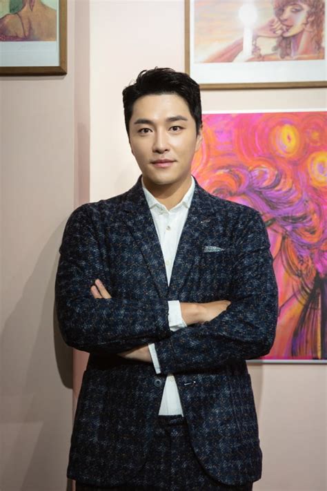 영웅 민우혁 2월14일발렌타인데이 안중근 의사 사형선고일 인터뷰 텐아시아