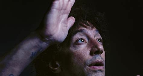 O Novo Álbum Solo De Albert Hammond Jr Melodies On Hiatus Ousados Moda