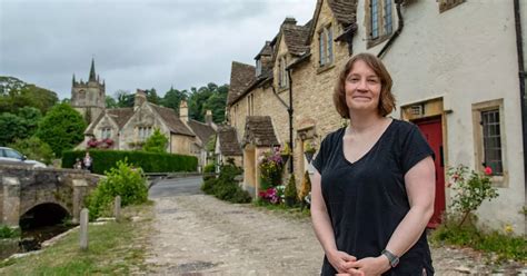 Tourists Turn Cotswolds Village Into Brighton Beach As Woman Hides