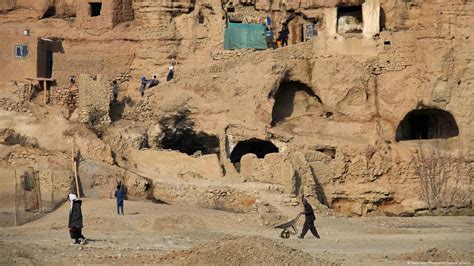 مغاره نشینان بامیان طالبان ما را کوچ اجباری می‌دهند Dw ۱۴۰۱۷۷