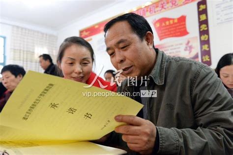 巴中通江：首批党员干部家属签下“助廉承诺书” 当好“贤内助” 人民图片网