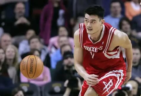 美媒列出nba里黑粉最少的8位球员：姚明入选，字母哥库里也上榜！