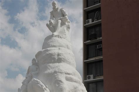 Vicerrectoria De Asuntos Estudiantiles VAE Monumento A De Cervantes