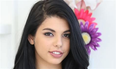 Gina Valentina R Trueratecelebrities