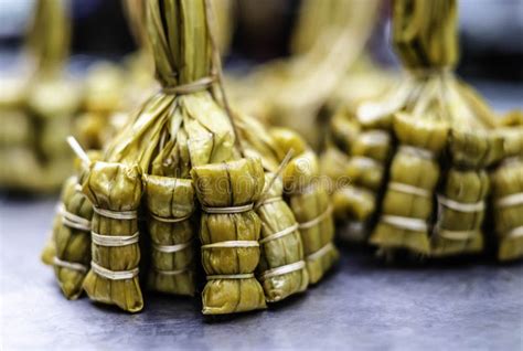 Glutinous Rice Seasoned With Sugar And Coconut Milk Topped With Sap