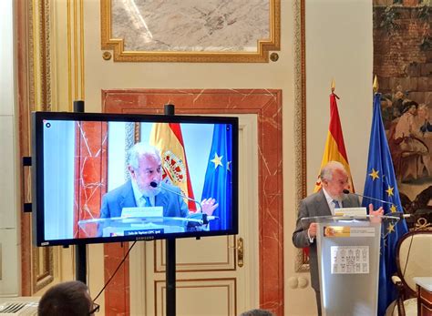 Centro de Estudios Políticos y Constitucionales on Twitter Interviene