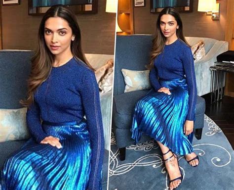 How To Style A Pleated Skirt Herzindagi